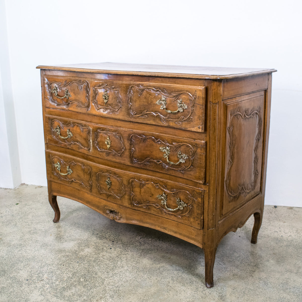18th Century Italian Serpentine Walnut Commode – The Vault Sydney